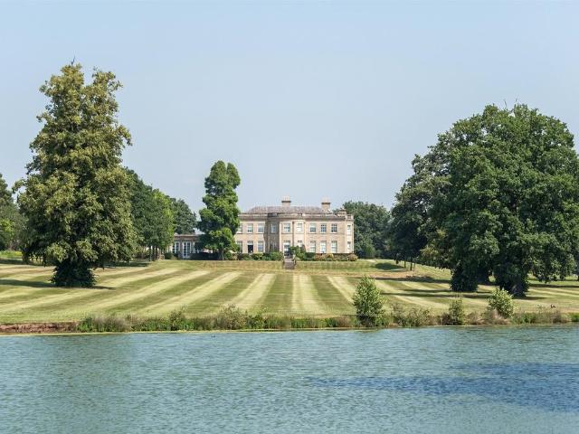 5 bedroom country house for sale