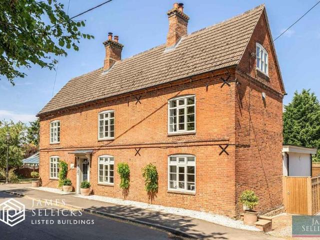 5 bedroom country house for sale