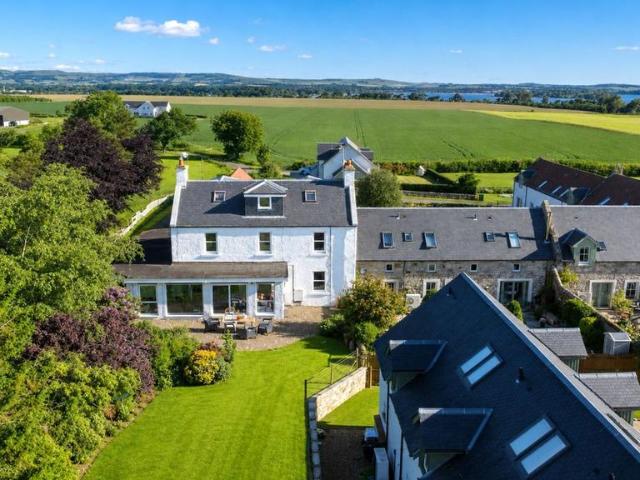 5 bedroom country house for sale