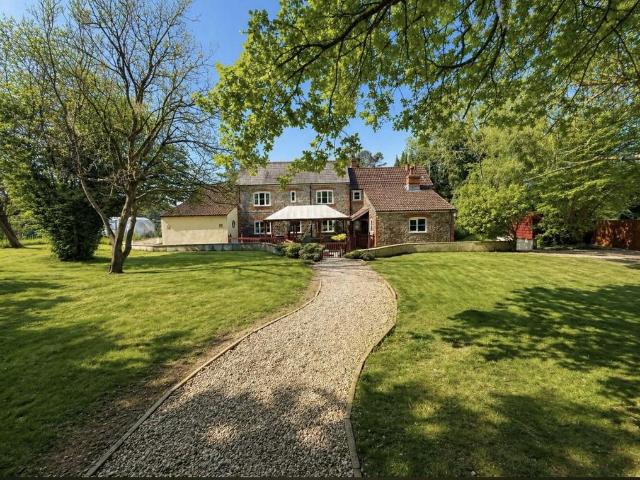 5 bedroom country house for sale