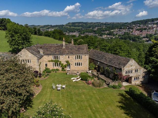 5 bedroom country house for sale