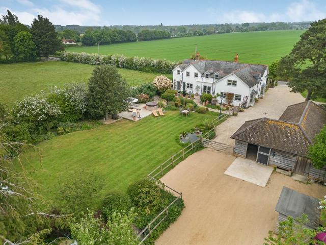 5 bedroom country house for sale