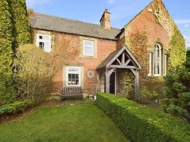 5 bedroom country house for sale