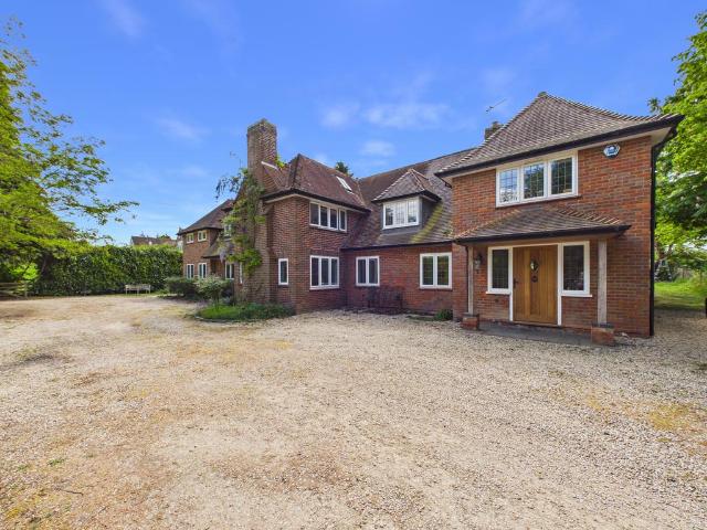 5 bedroom country house for sale