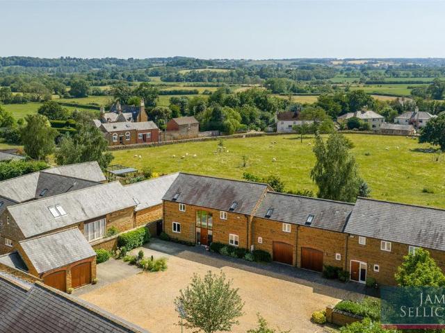 5 bedroom country house for sale