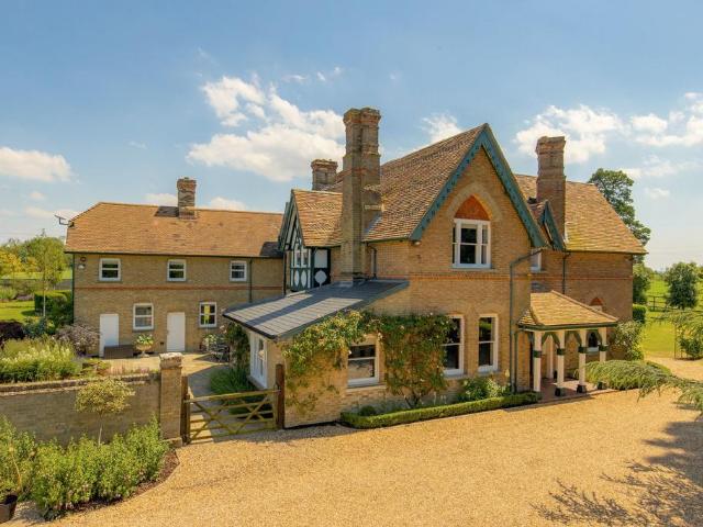 5 bedroom country house for sale