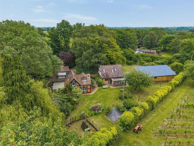 5 bedroom country house for sale