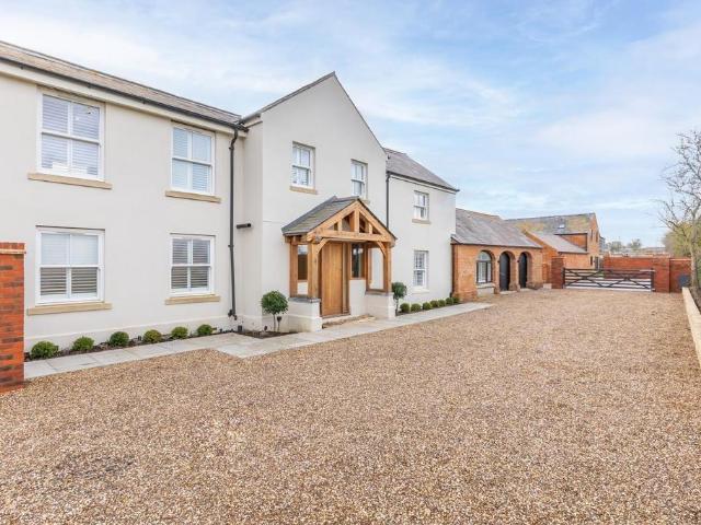 5 bedroom country house for sale