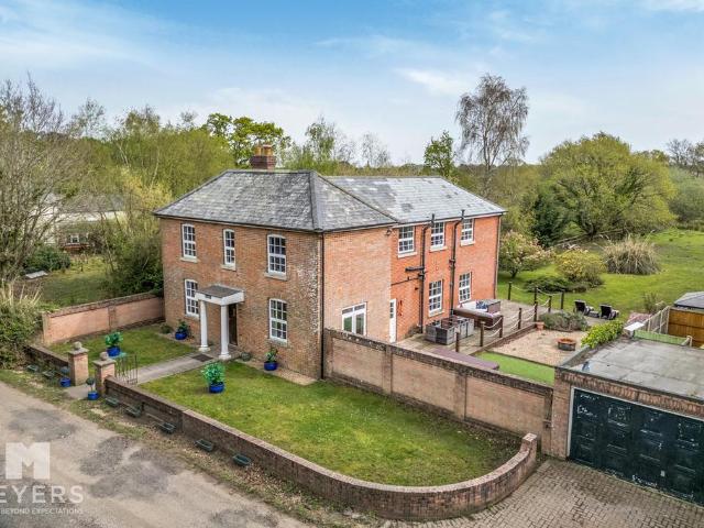 5 bedroom country house for sale