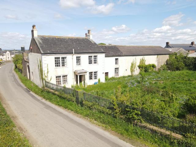 5 bedroom country house for sale
