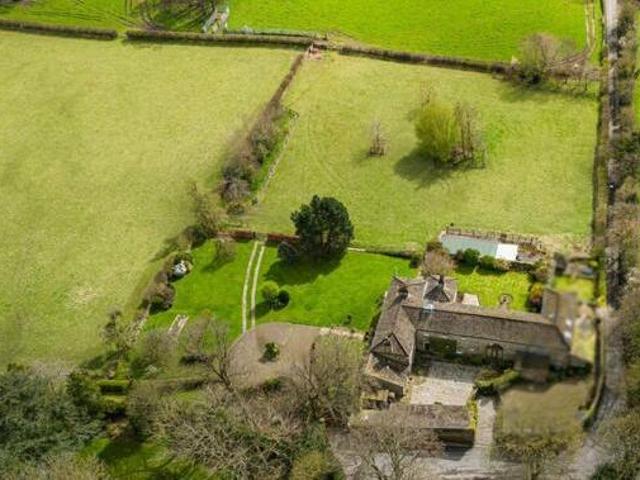 5 Bedroom Country House For Sale In Birks Lane, Almondbury