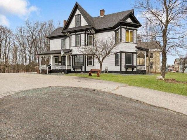 5 bedroom, Colebrook NH 03576 LS102216903