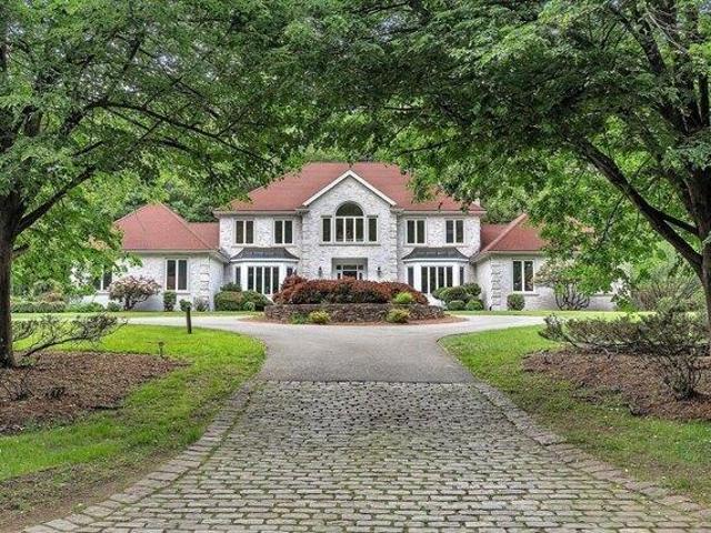 5 bedroom, Concord MA 01742 104011499