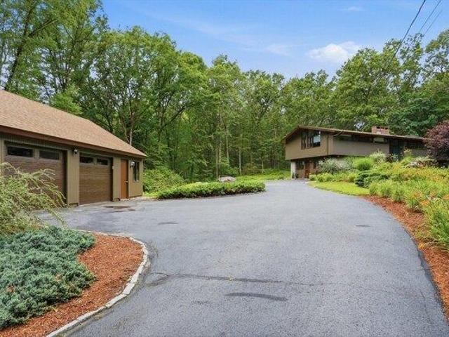 5 bedroom, Carlisle MA 01741 104606949