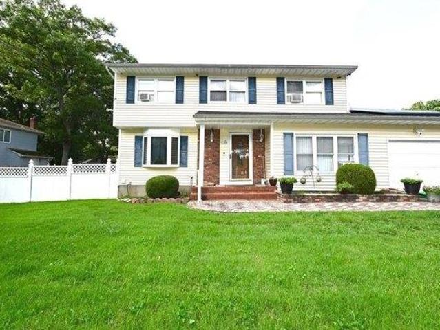 5 bedroom, Central Islip NY 11722 104901533