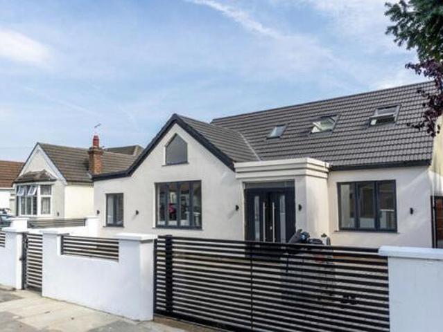 5 Bedroom Chalet For Sale In Ilford