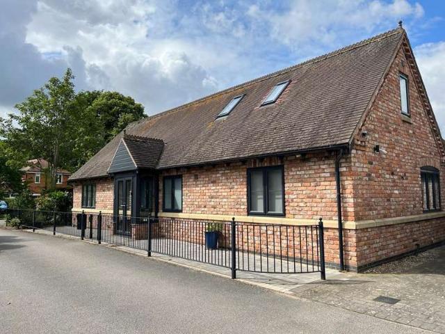 5 Bedroom Chalet House