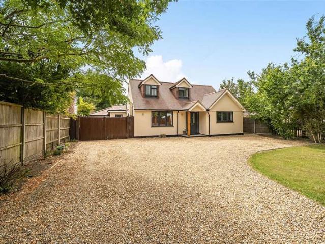 5 Bedroom Chalet House