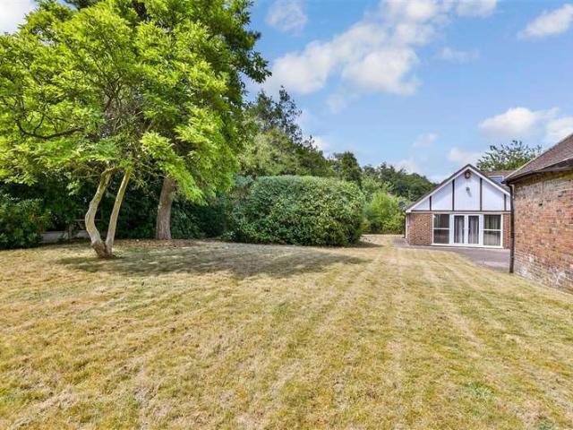 5 Bedroom Chalet House