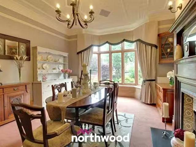 5 Bedroom Character Property For Sale In Avenue Road, Wheatley.