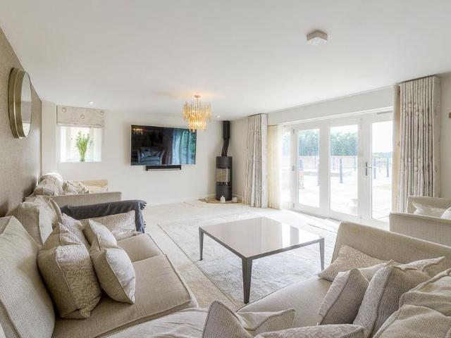5 bedroom character property to rent