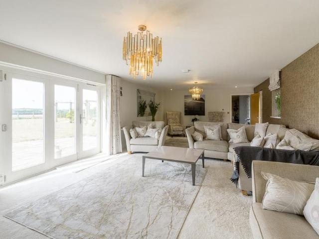 5 bedroom character property to rent