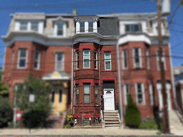 5 bedroom, Chelsea MA 02150 104792048
