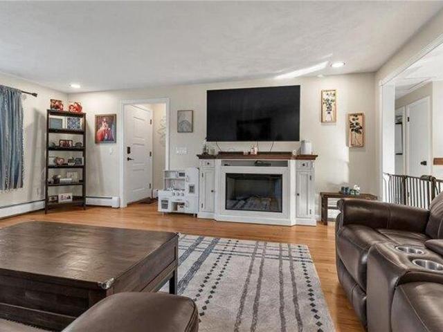 5 bedroom, Cranston RI 02921 105106133