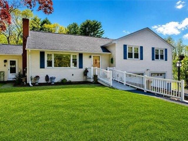 5 bedroom, Cumberland RI 02864 LS102779595