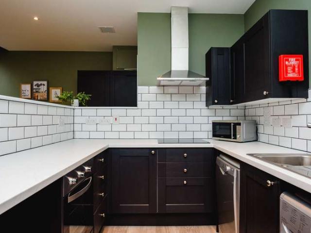 5 Bedroom Apartment Flat