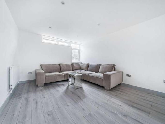 5 Bedroom Apartment Flat
