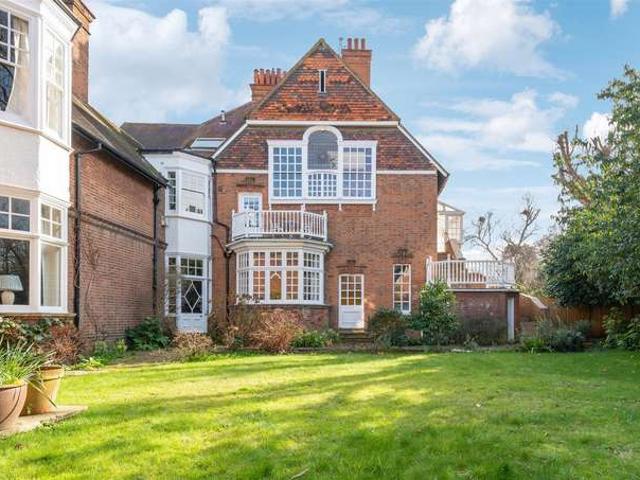 5 Bedroom Flat
