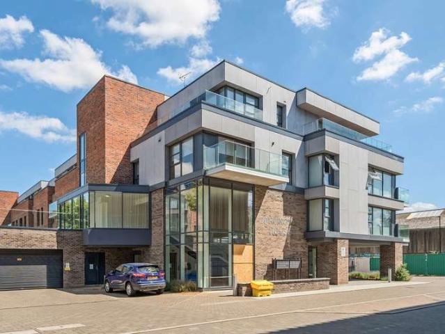 5 Bedroom Apartment Flat