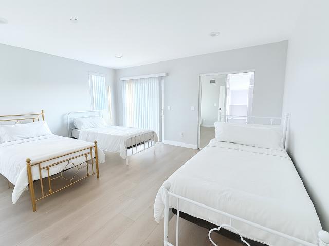 5 Bedroom Apartment for Rent at 1265 E Adams Blvd #1265 1 2, Los Angeles, CA 90011 South Central LA