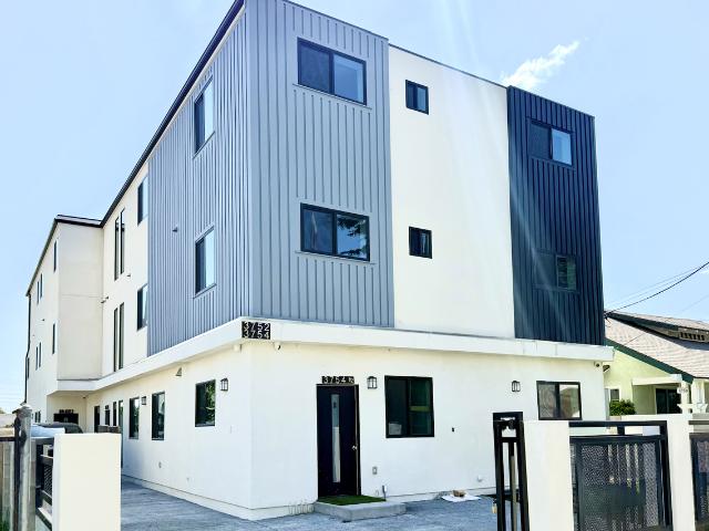 5 Bedroom Apartment for Rent at 3754 S Harvard Blvd #1, Los Angeles, CA 90018 Congress North