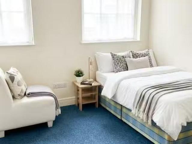 5 bedroom apartment for rent in Denmark Street, Flat 2, First.