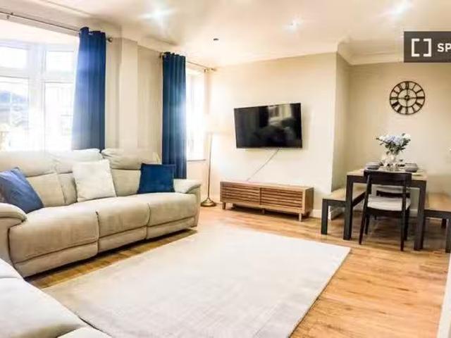 5 bedroom apartment for rent in Downham, London