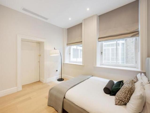 5 bedroom apartment for rent in Kensington Road, London, W8