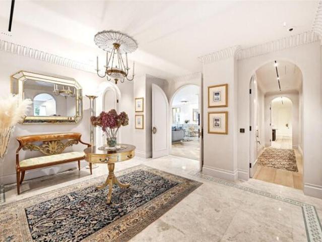 5 bedroom apartment for rent in Palace Green, London, W8