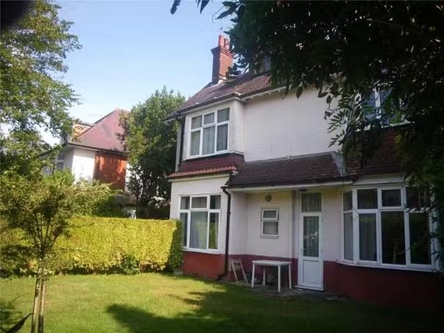 5 bedroom apartment for rent in Portchester Road, Bournemouth.