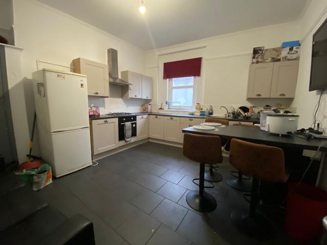 5 bedroom apartment for rent in Swansea