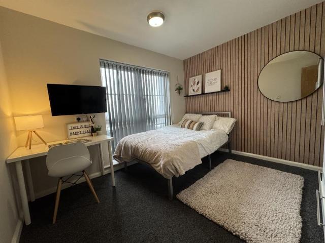 5 Bedroom Apartment Lenton East Midlands 100046964