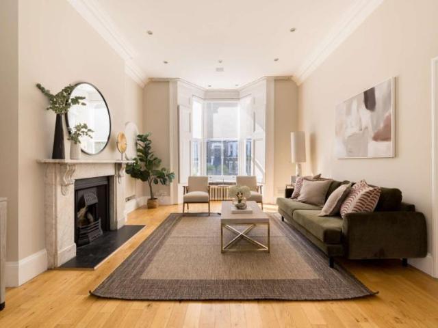 5 Bedroom Apartment London London 104071809
