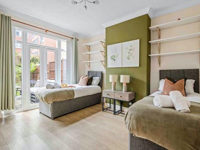 5 Bedroom Apartment London London 71140691