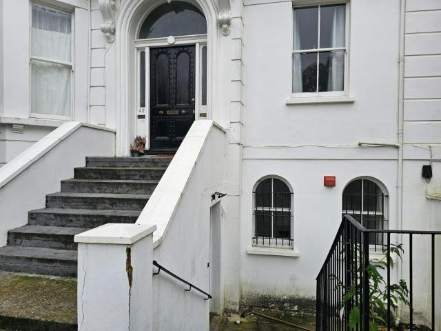 5 Bedroom Apartment London London LS83756536