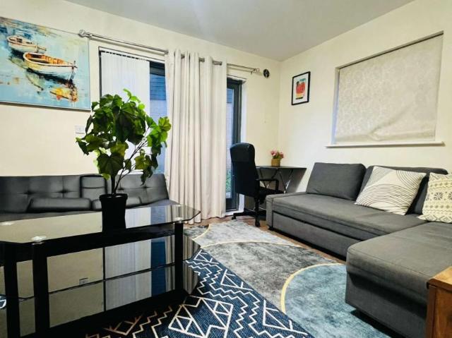 5 Bedroom Apartment London London LS98676049