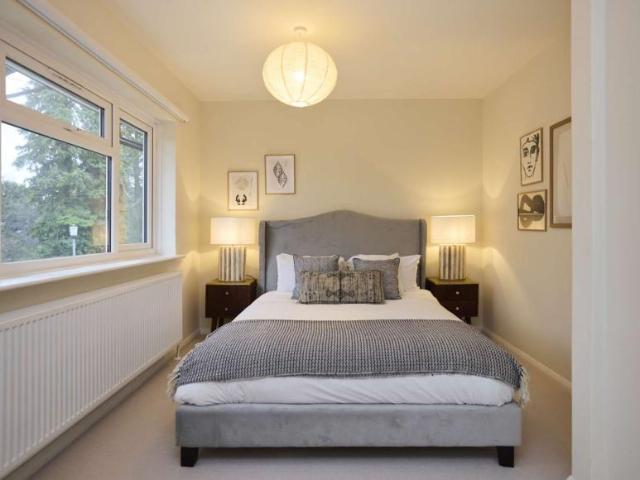 5 Bedroom Apartment London London LS99230125