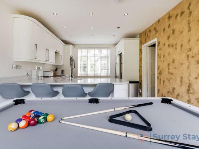 5 Bedroom Apartment London London LS101846065