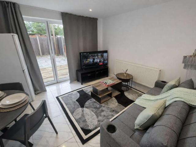5 Bedroom Apartment London London LS102554560