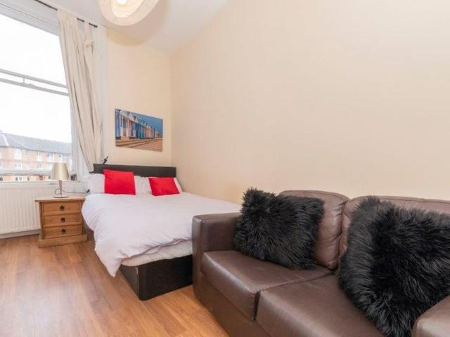 5 bedroom apartment to rent